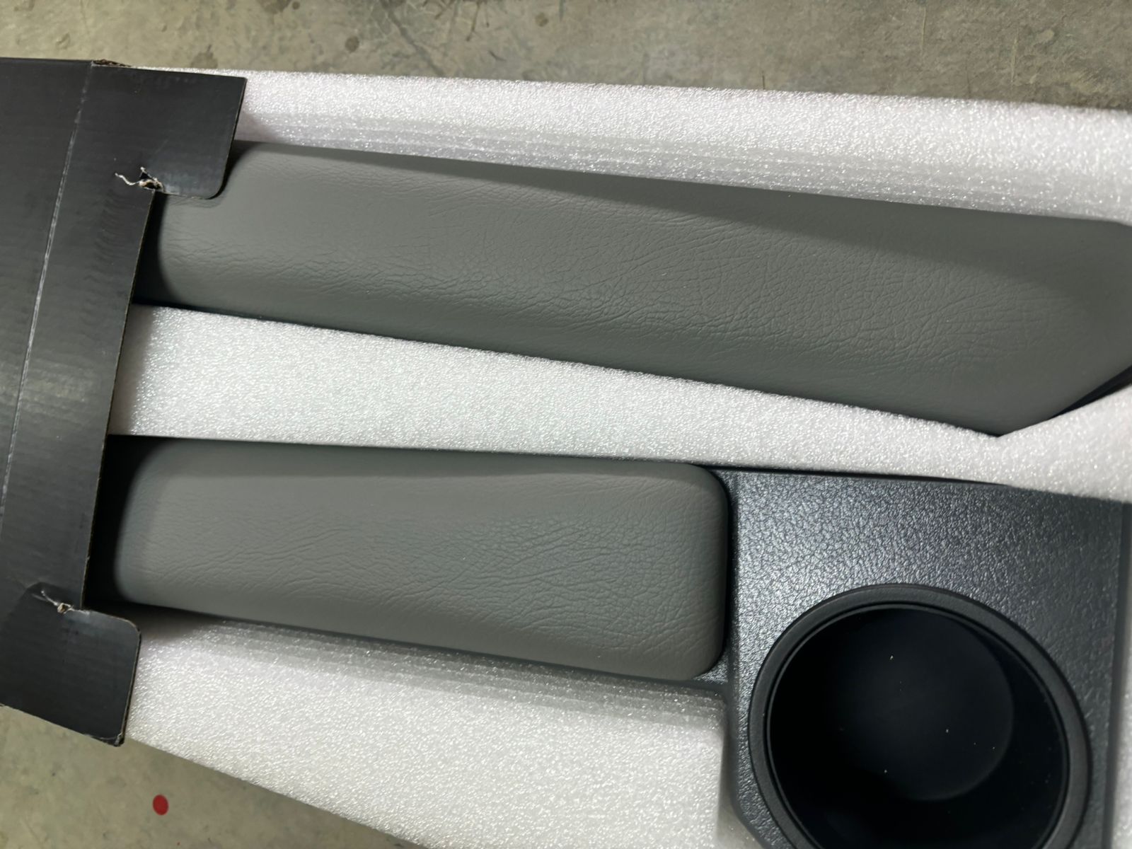 D.A.G | LAND CRUISER 79 Series Armrest & cupholder [Grey] (magnetic ...